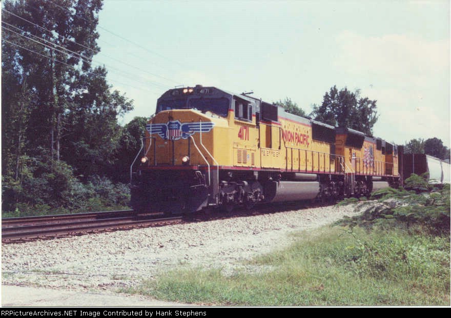 A summer 2006 multiple meet--UP 4171 leads a flared mate on Q616 on the heels on Q614 that just ...